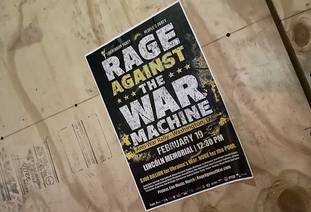 David Swanson ที่ Rage Against the War Machine Rally - ZNetwork